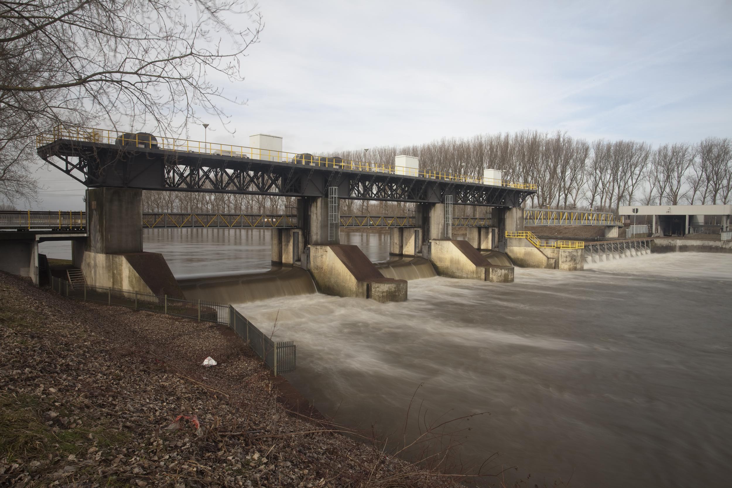 Stuw Linne | Binnenvaart in Beeld